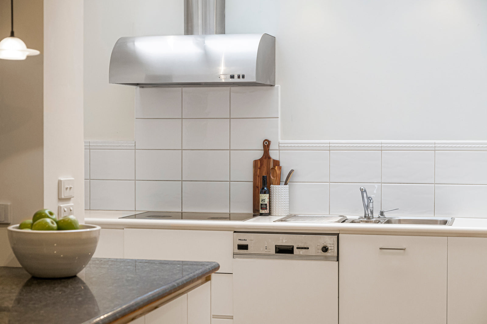 A Stainless Steel Kitchen Hood as a Focal Point - THOR Kitchen, Inc.